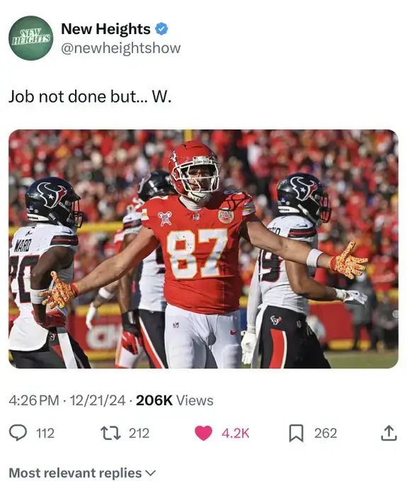 (Photo) Chiefs’ TE Travis Kelce Exposes Himself Accidentally On Social Media, Taylor Swift Fans ...