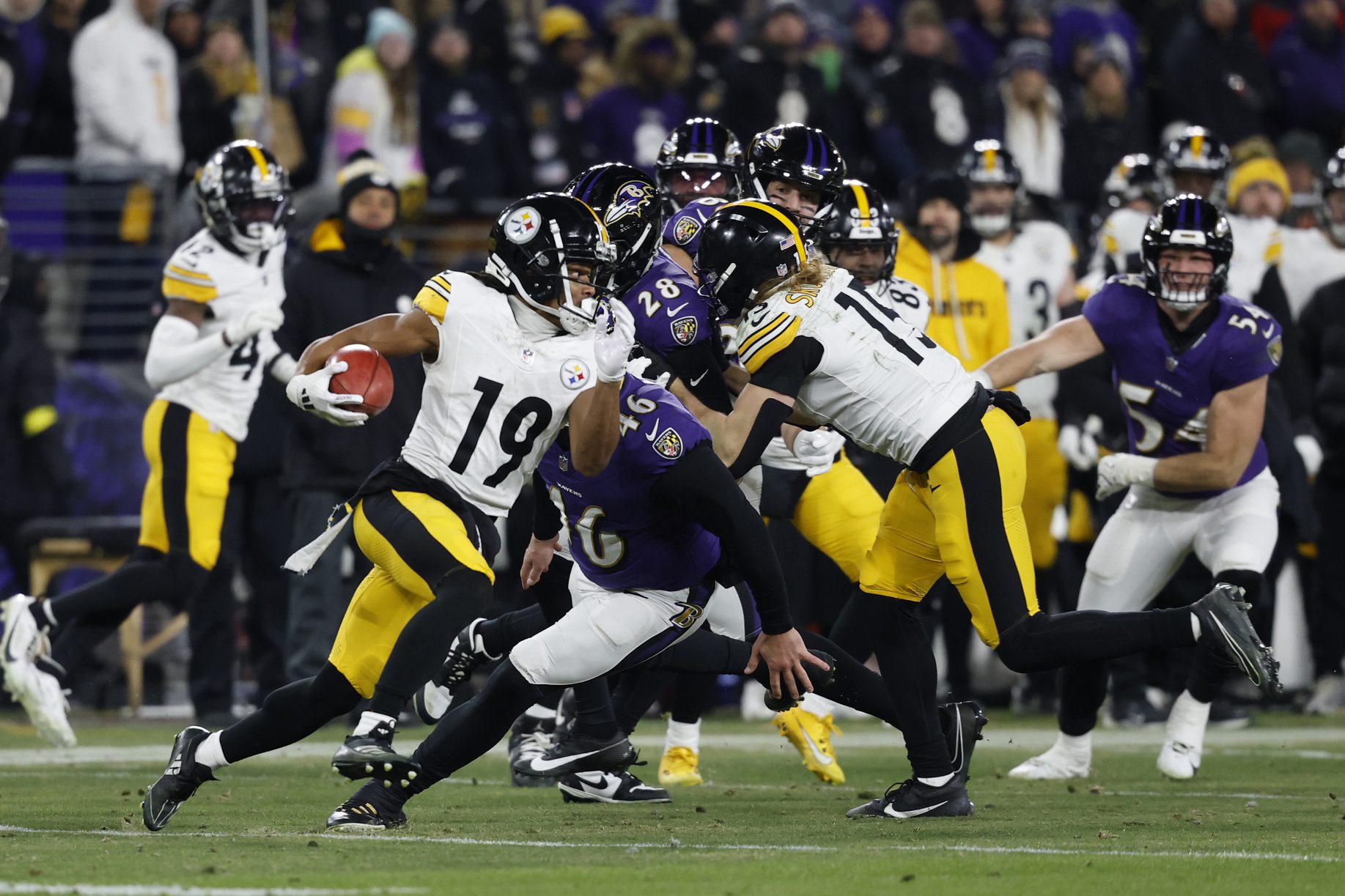 Insider: Steelers Eye Kirk Cousins As Fallback Plan If Aaron Rodgers Talks Collapse