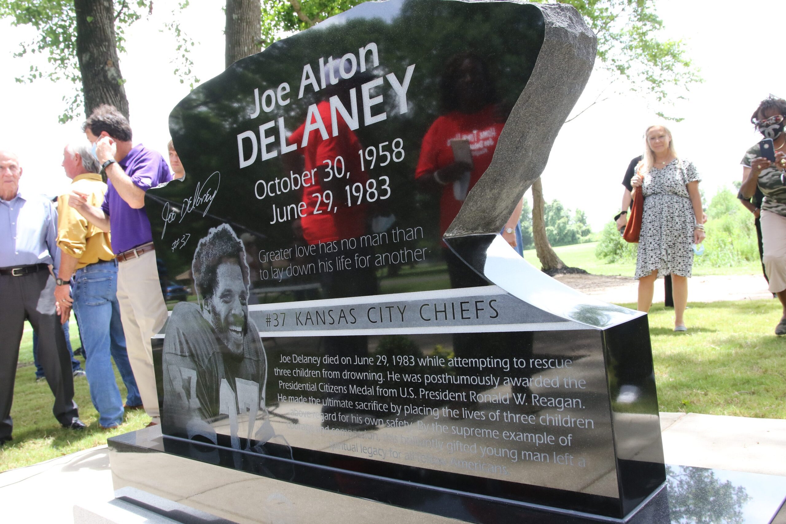 'True Hero': Fans Reflect On Life Of Former Chiefs Player 42 Years ...