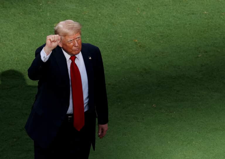 "A Grown Man Wearing That" Donald Trump Sees Famous NFL Family Back Him ...