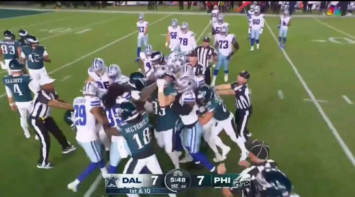 "4 Flags On The Field" Cowboys-Eagles Erupt In Massive Mid Game Brawl ...