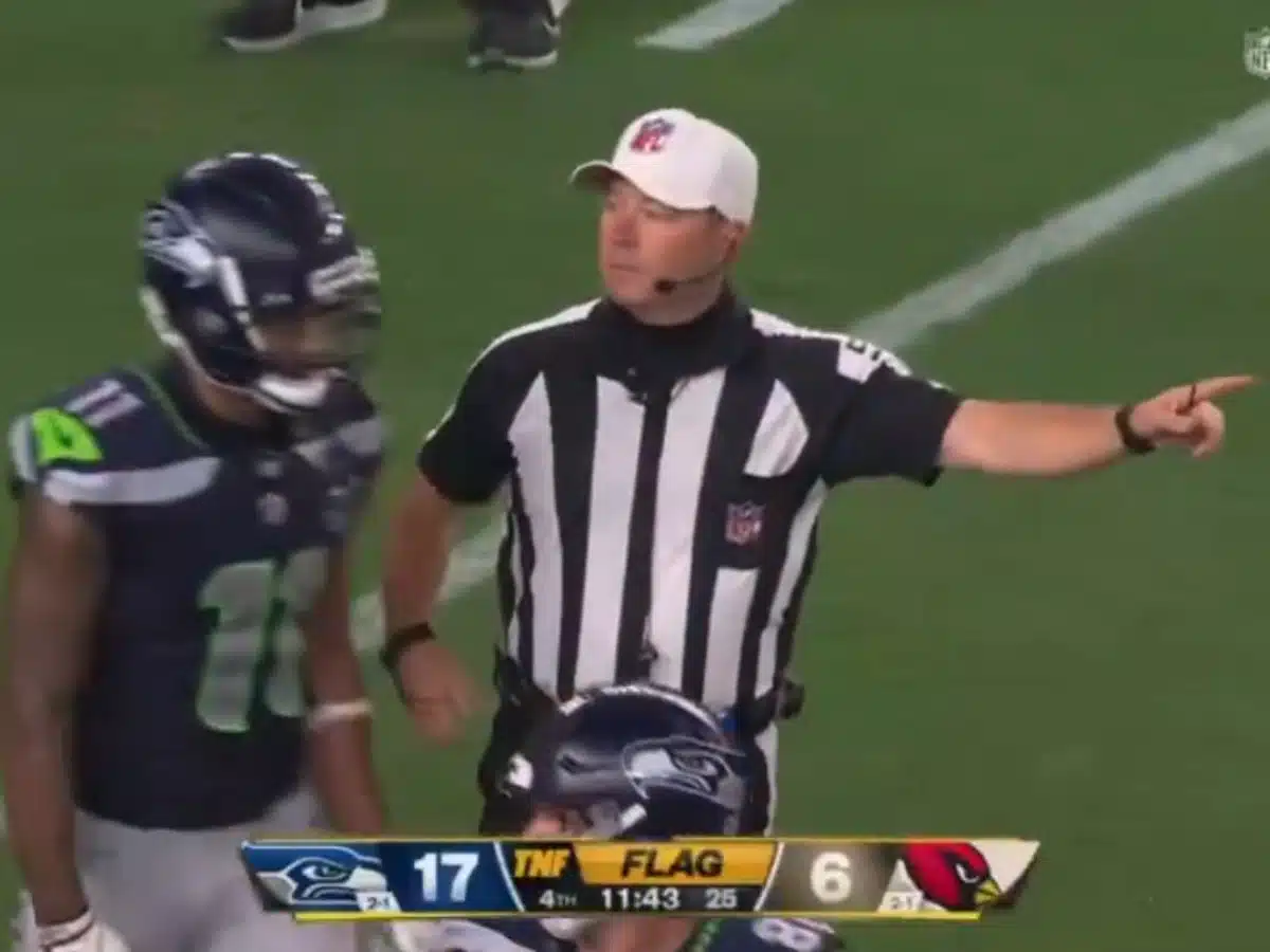 Seahawks Wide Receiver Gets Intense Three-Second Death Stare From ...
