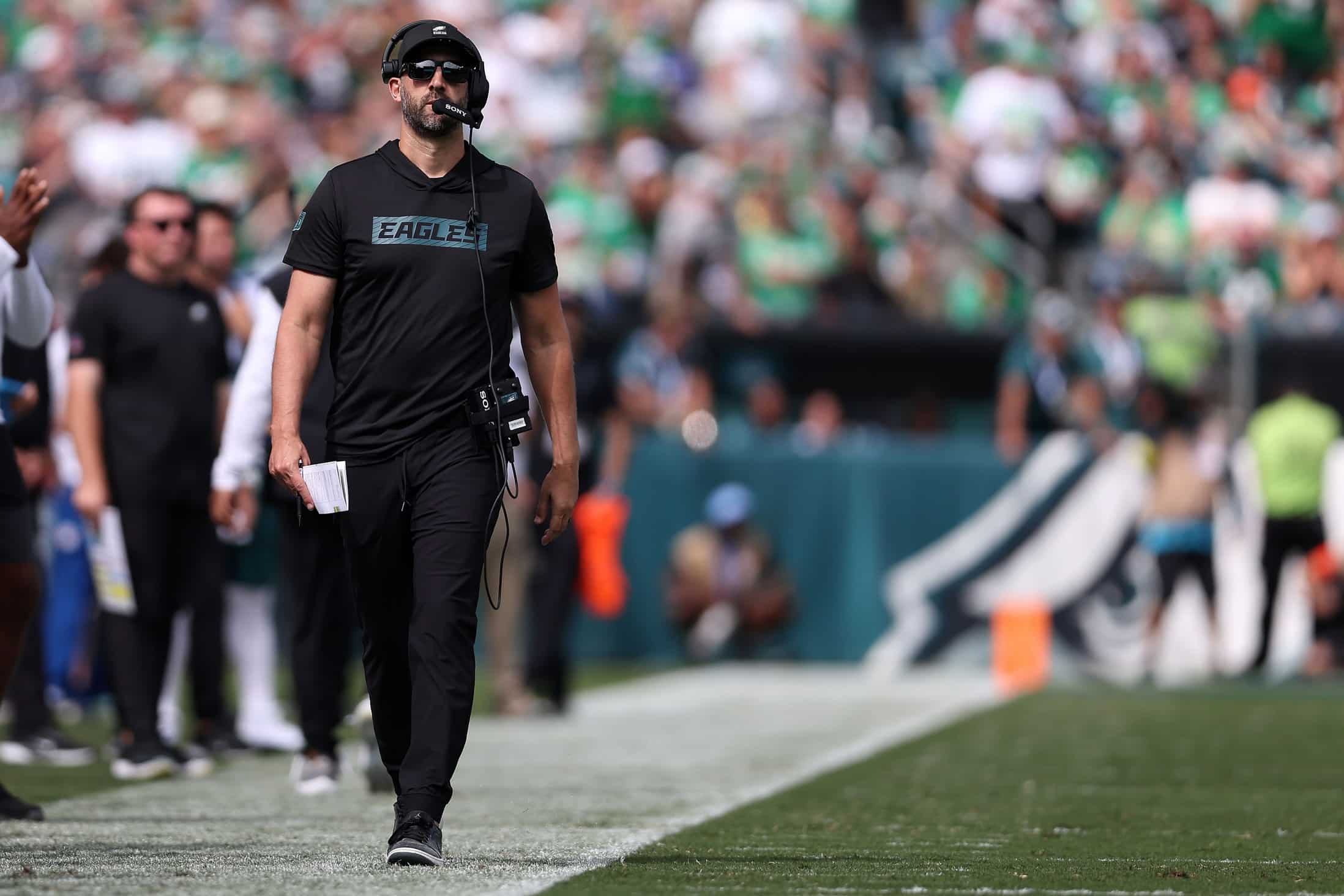 "Completely Rigged" Eagles' Sideline Employee Caught On Phone Amid Win ...