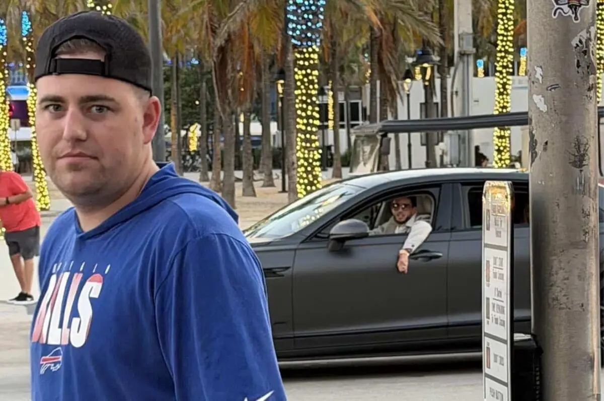 "Yes This Is Real" Dolphins' HC Mike McDaniel Slowly Drives By Bills ...