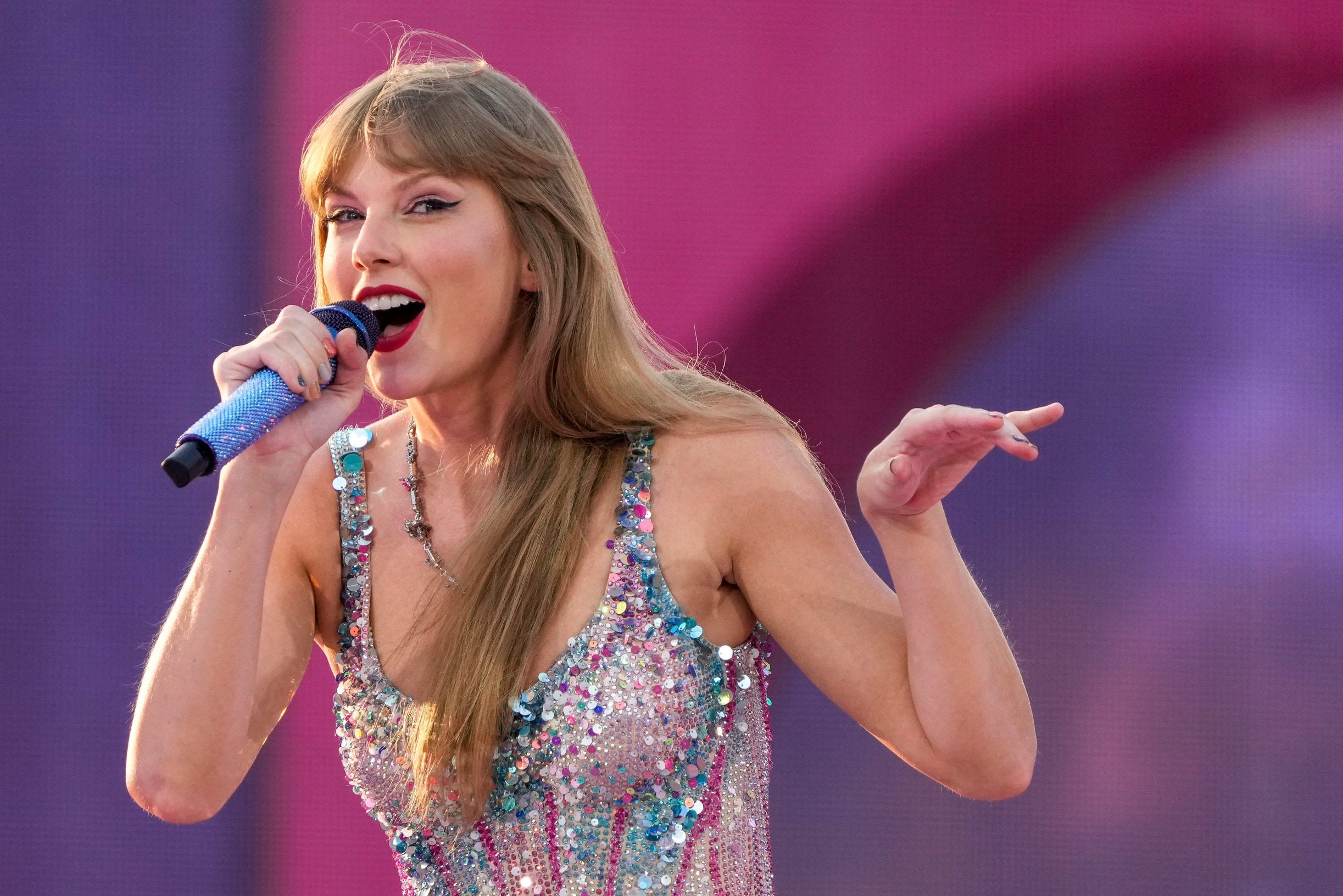 “I Just Gotta Tell You That ‘Love Story’”: Taylor Swift Leaves 49ers ...