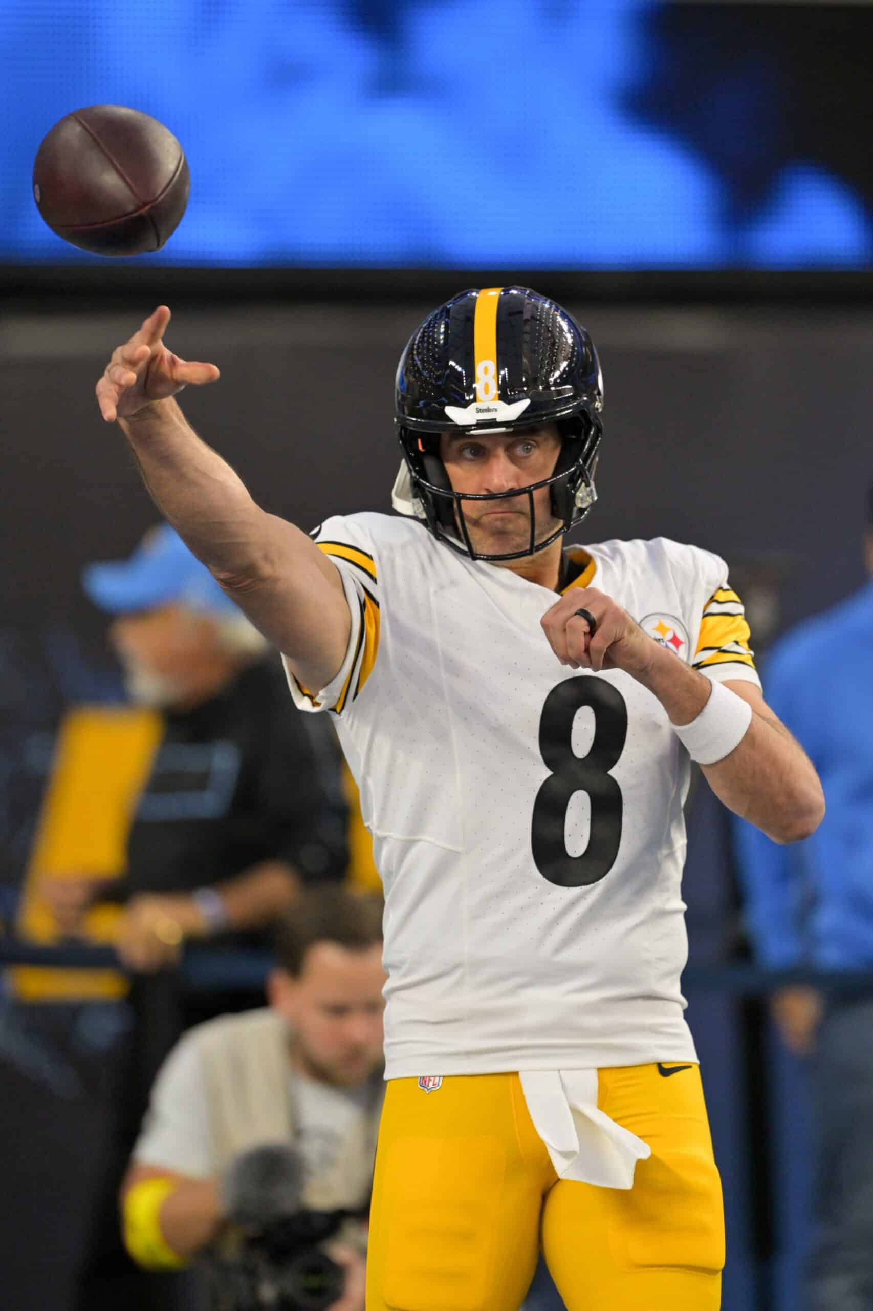 "He Is A Grumpy Old Man": NFL Fans React To Aaron Rodgers Walking Out ...