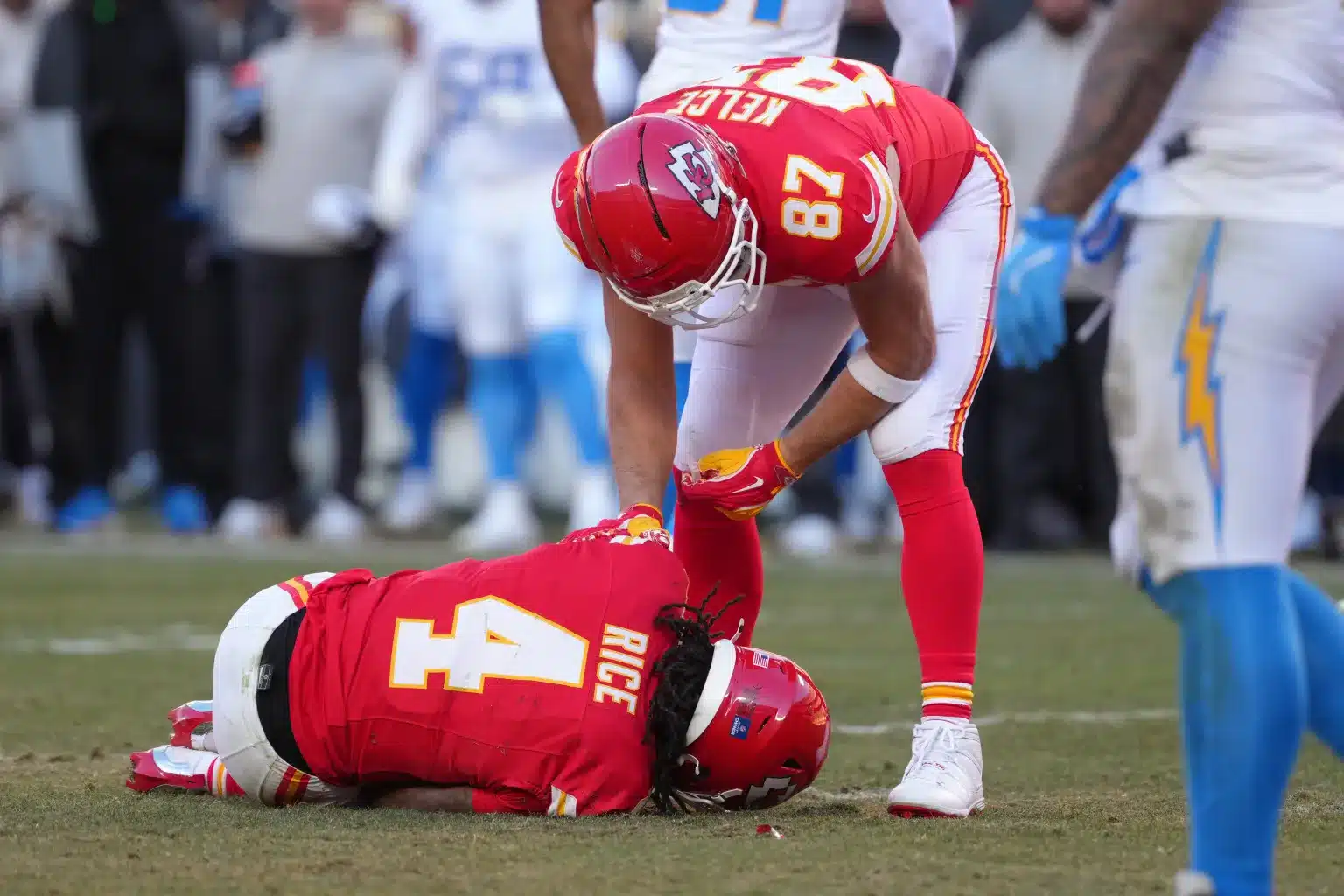 “Chiefs Are Straight-Up Tanking – White Flag Is Flying High!”: NFL Fans ...
