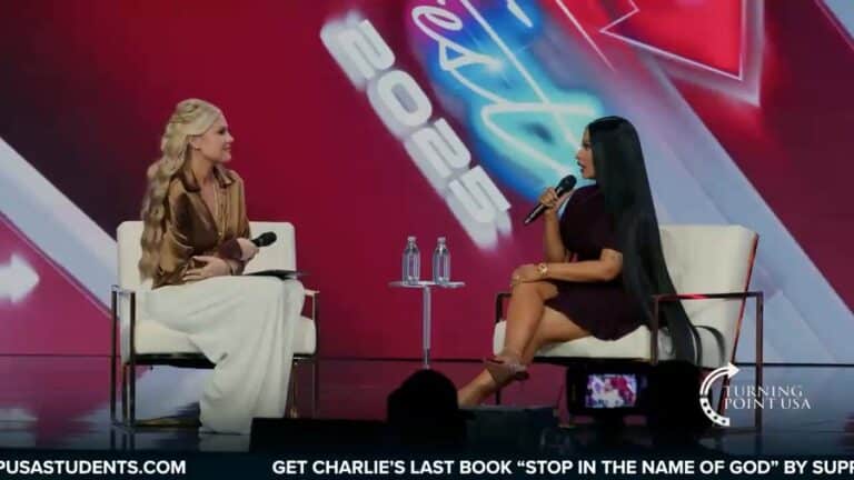 Nicki Minaj Sells Out To Donald Trump, Fans Call Her A Total Hypocrite ...