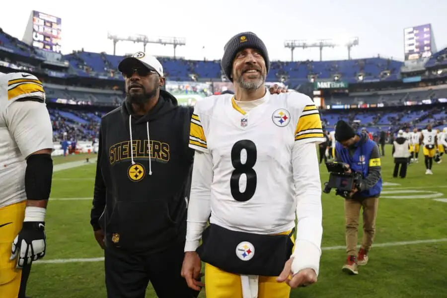 NFL Fans React As Steelers Decide Aaron Rodgers’ Future