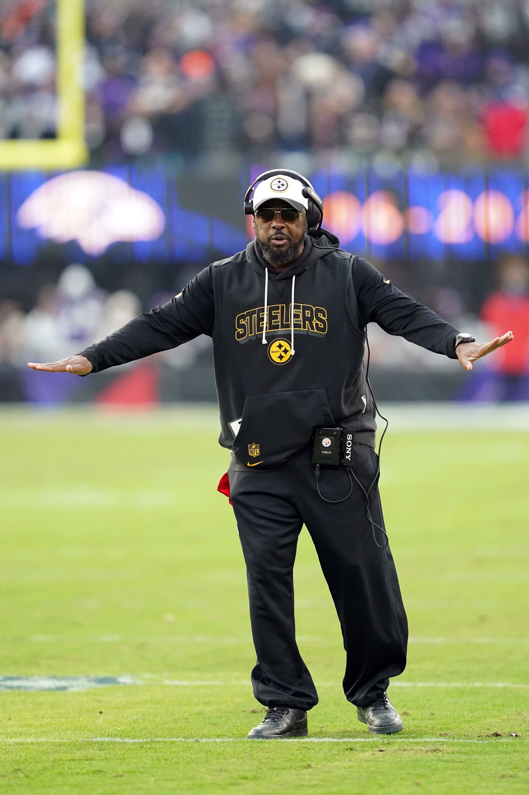 "The Legendary Streak Continues": NFL Reacts To Steelers Coach Mike ...