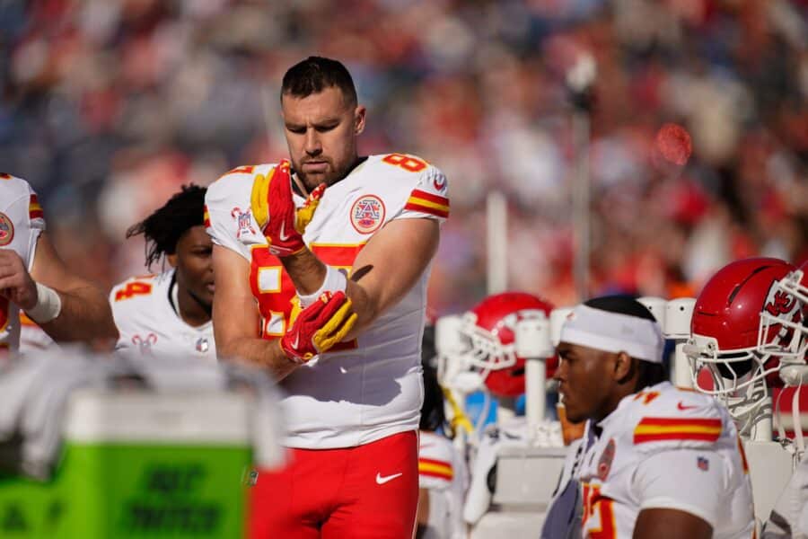 Random Chiefs Employee Draws Attention During Travis Kelce’s Possible ...