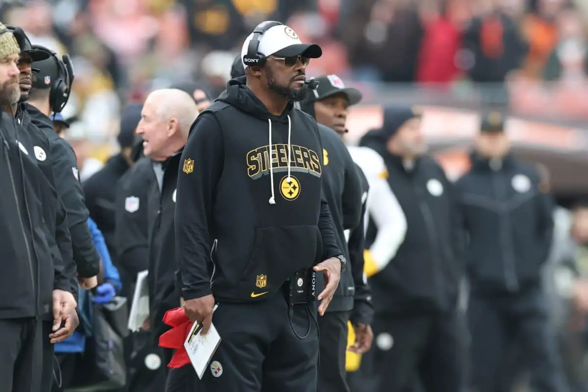 Aaron Rodgers Sobs “I’m Sorry” To Mike Tomlin As Steelers Players Mourn ...