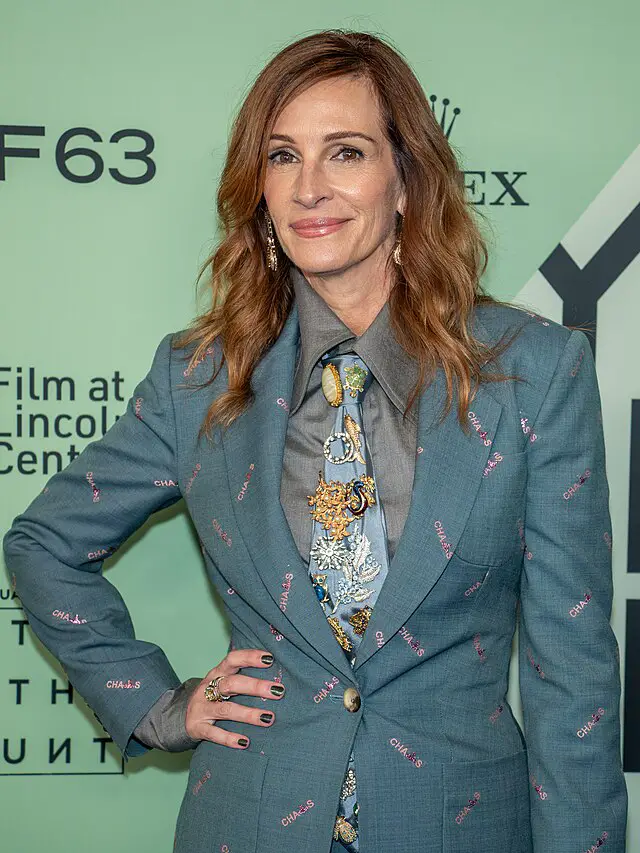 Julia Roberts Turns Superfan While Gushing Over Her Favorite 49ers On ...