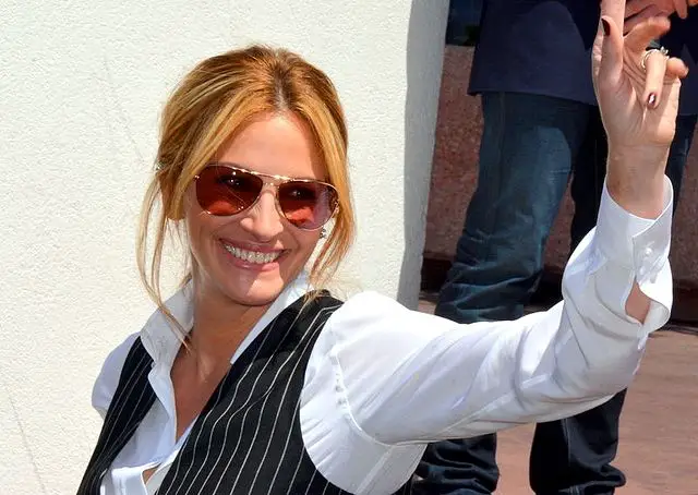 Julia Roberts Turns Superfan While Gushing Over Her Favorite 49ers On ...