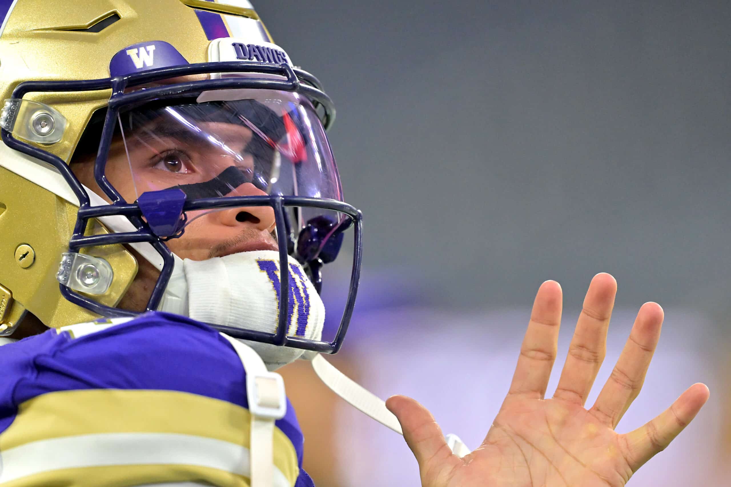 "He Is No Longer My Client" College Football Star QB Sees Agent Walk ...