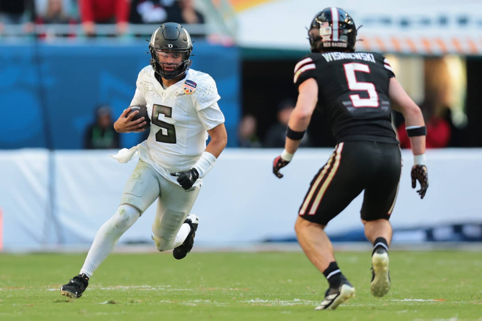 Jets Predicted To Draft 'Composed, Confident Pocket Passer Who Thrives ...