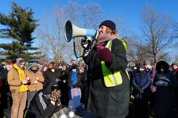 "Lost My Respect" NFL Hall Of Famer Denounces ICE, Immediately Sees Fan ...
