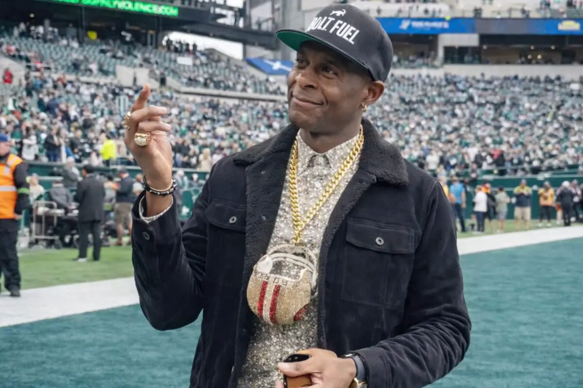 WATCH: 49ers Legend Jerry Rice Gives Middle Finger To Hostile Eagles ...