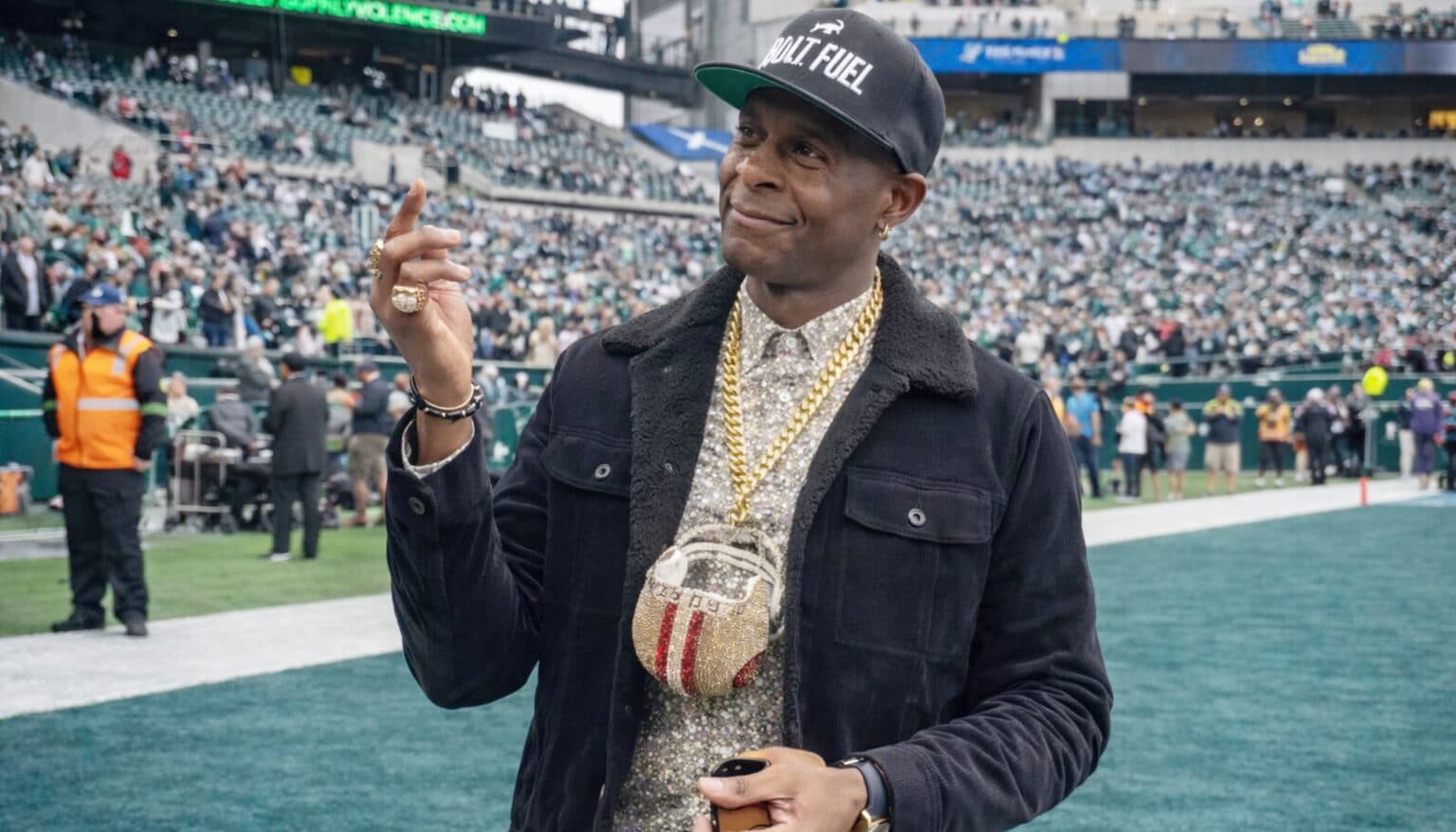 WATCH: 49ers Legend Jerry Rice Gives Middle Finger To Hostile Eagles ...
